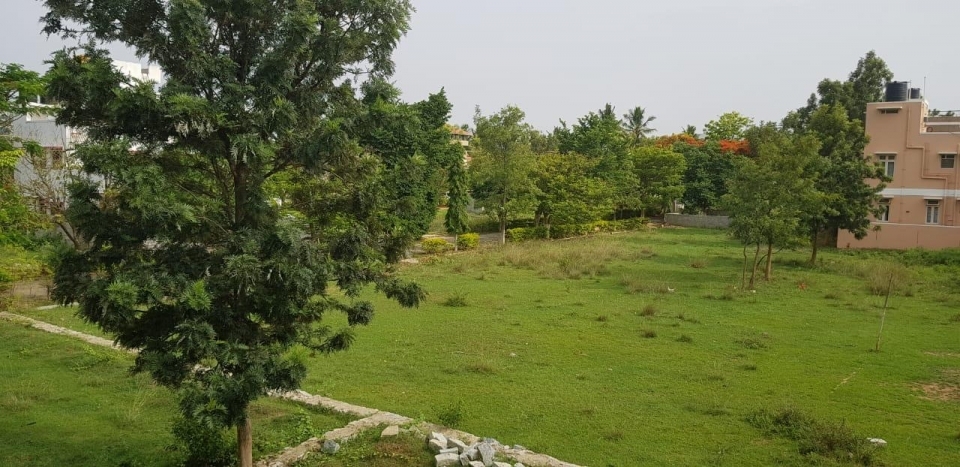100X100 site for sale in lg lake dew , bileshivale, hennur main road ...